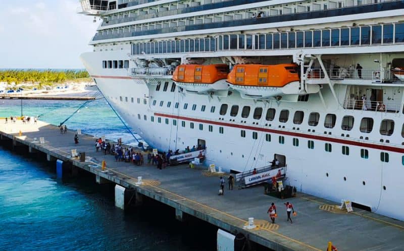 How to Deal With Long Lines on a Cruise Ship