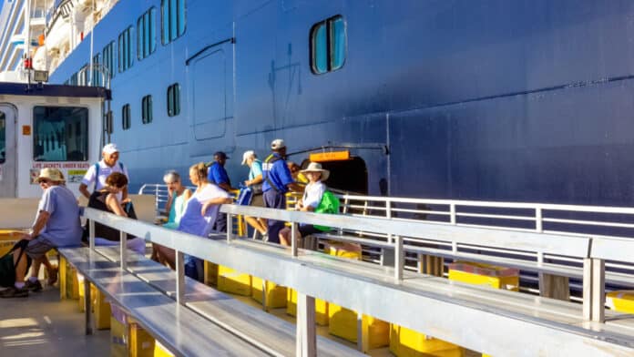 Docking a Cruise Ship – How Is It Done?