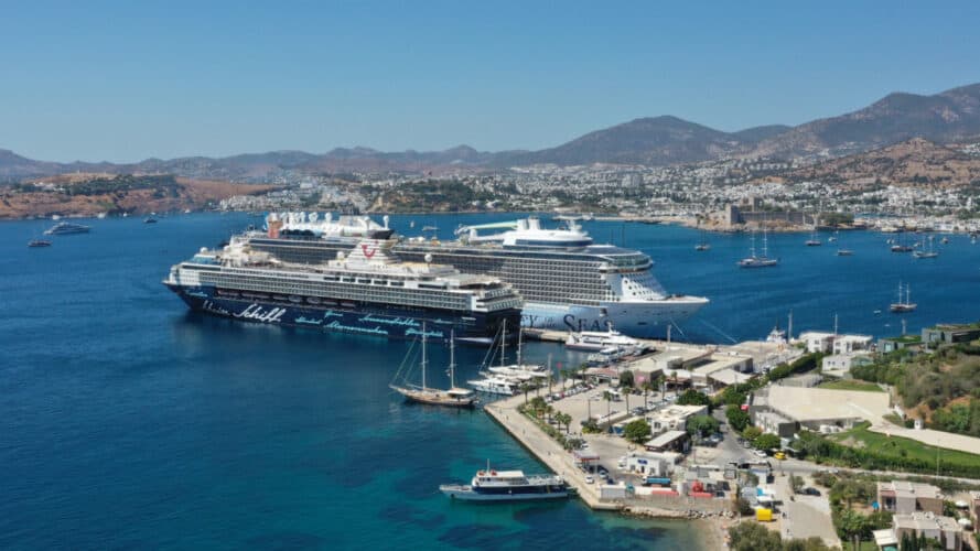 Docking a Cruise Ship – How Is It Done?