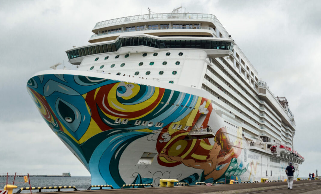 Artist for Norwegian Cruise Ship Hull Art Passes at 50