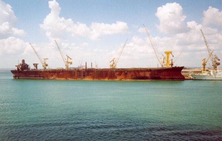 Seawise Giant vs Titanic: Comparing the Maritime Titans