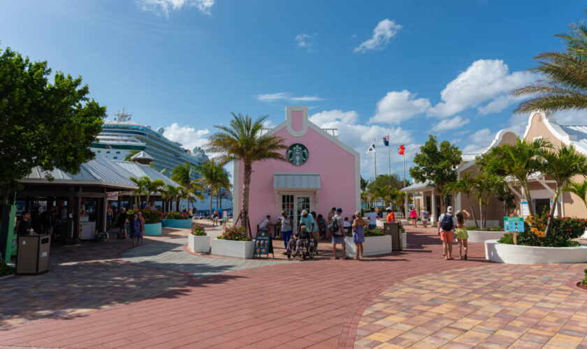 Grand Turk Cruise Port: Pier, Facilities and What's Nearby