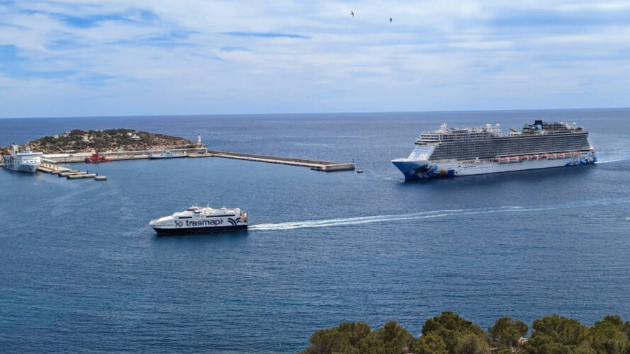 How Fast Do Cruise Ships Go? Speed Facts & What Affects It